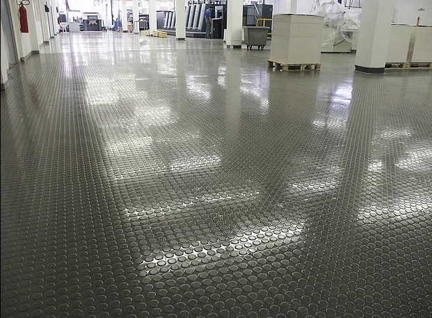 Transit studded pvc floor tiles for heavy traffic